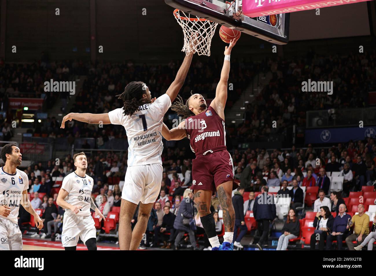 Carsen Edwards (Bayern Basketball, #3) punktet. GER, FC Bayern ...
