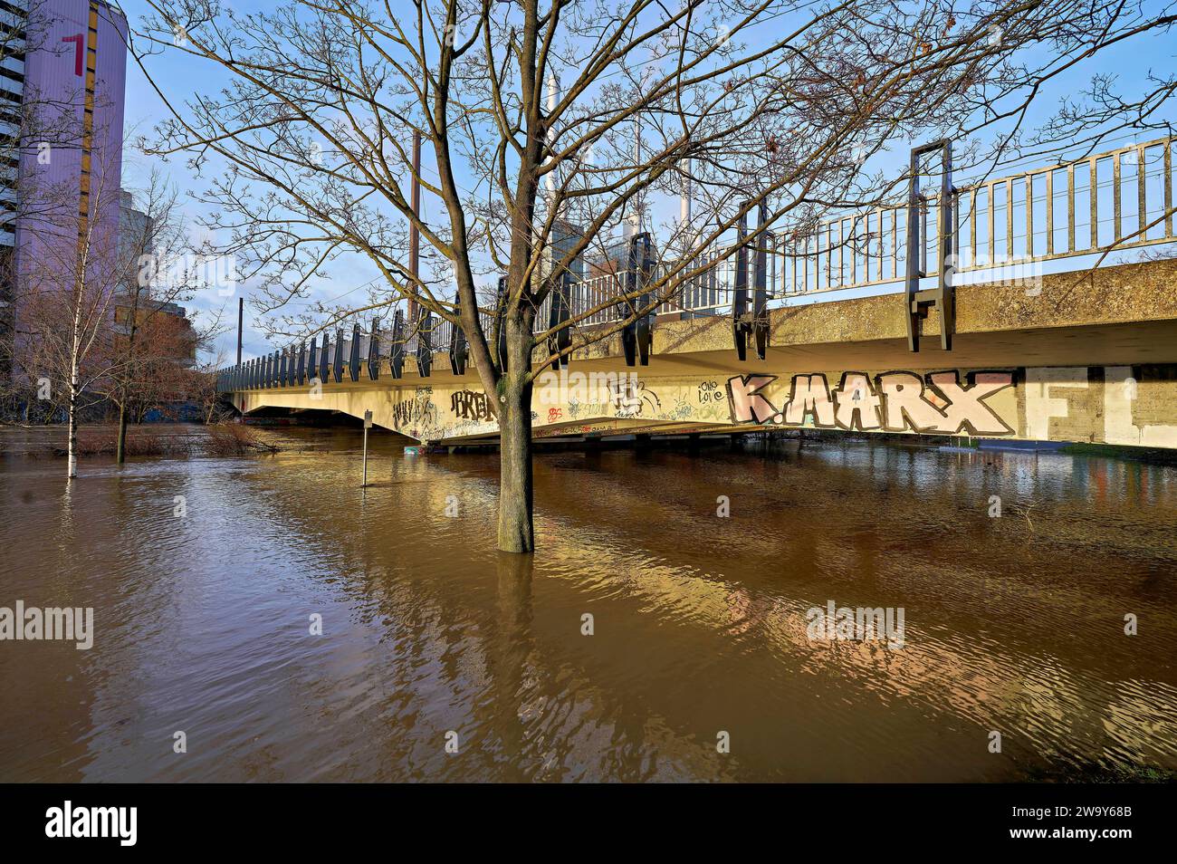 Hochwasser und Überschwemmungen der Ihme in Hannover nach tagelangen ...