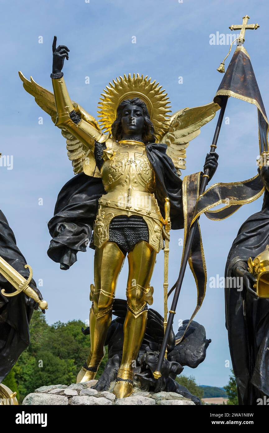 Domremy-la-pucelle est connu pour être le lieu où Jeanne d'Arc est née - la basilique et la ...