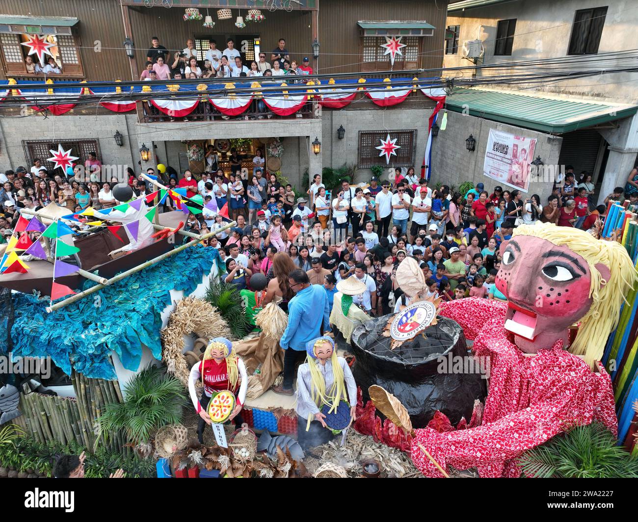 Minalin, Philippines. 1 janvier 2024. Les vrais hommes se croisent le ...