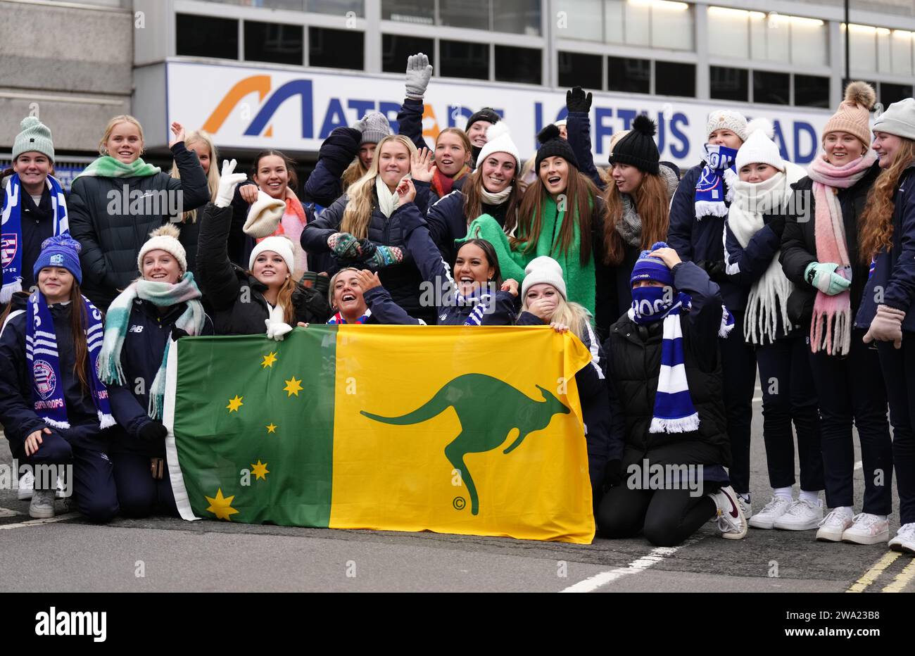 Équipe de netball Wanderers Australia à l'extérieur du sol avant le ...