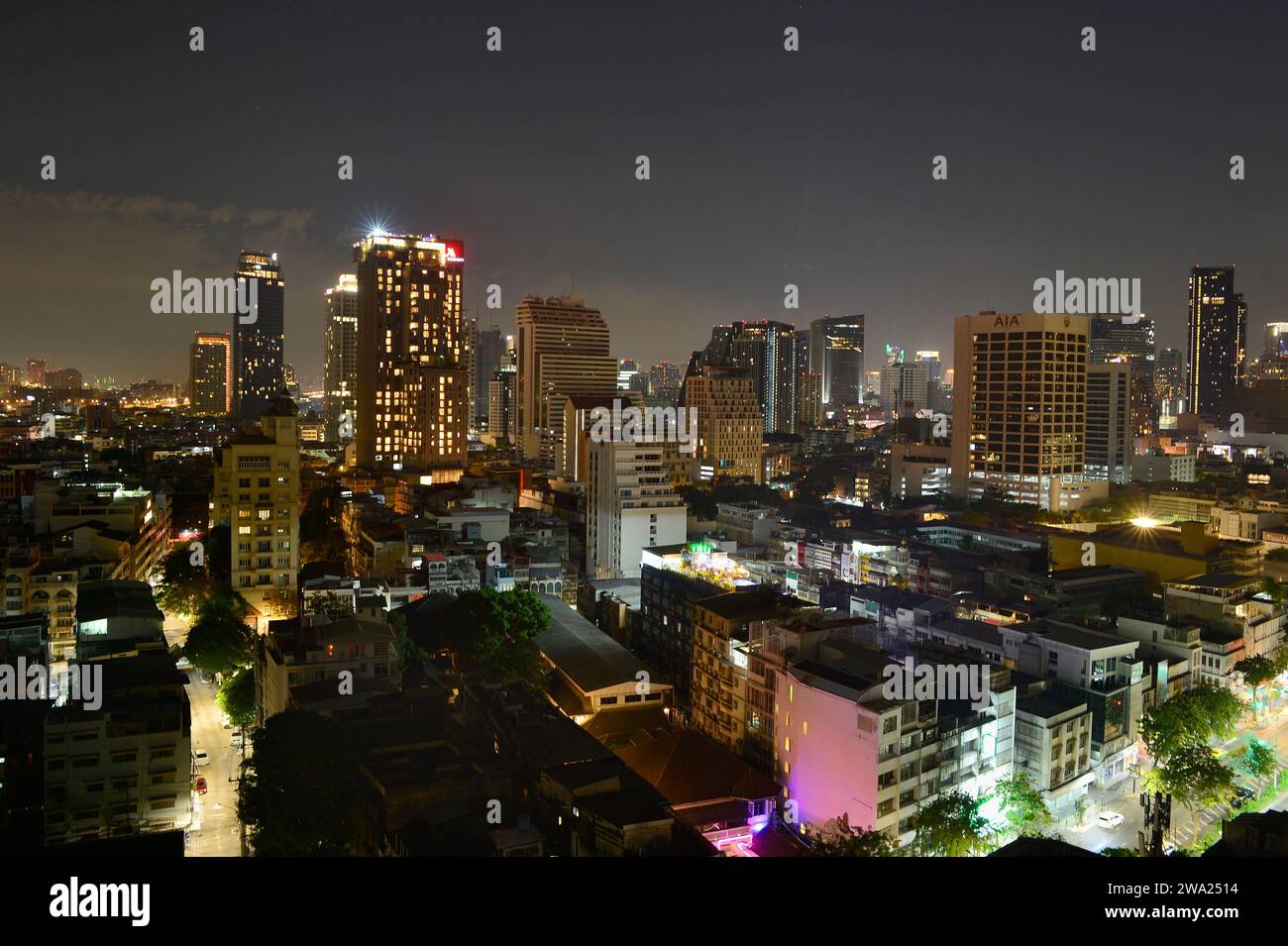 Silom road bangkok Banque de photographies et d’images à haute ...