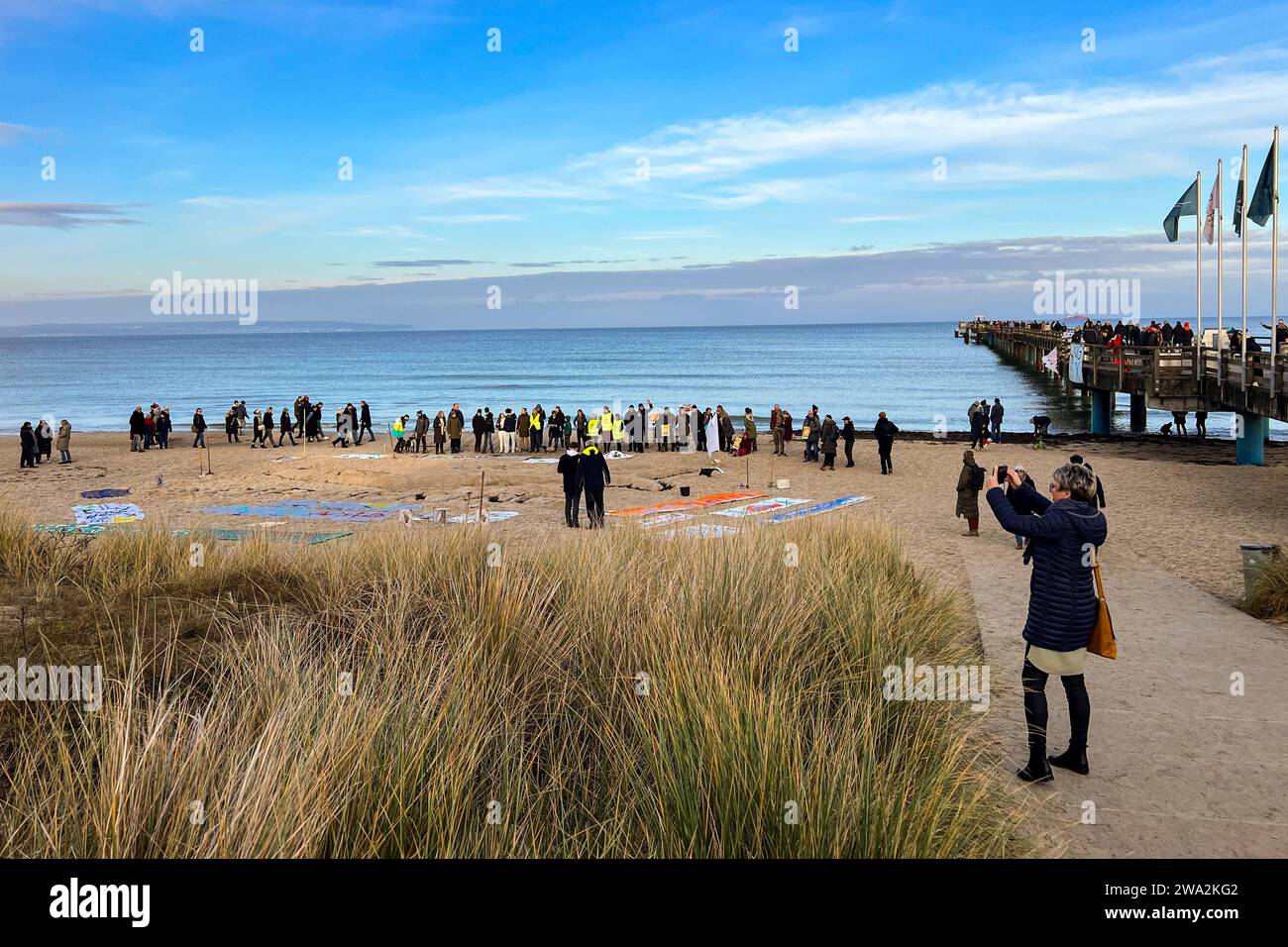 AM Neujahrstag 01.01.2024 findet ein Protest am Strand neben der ...