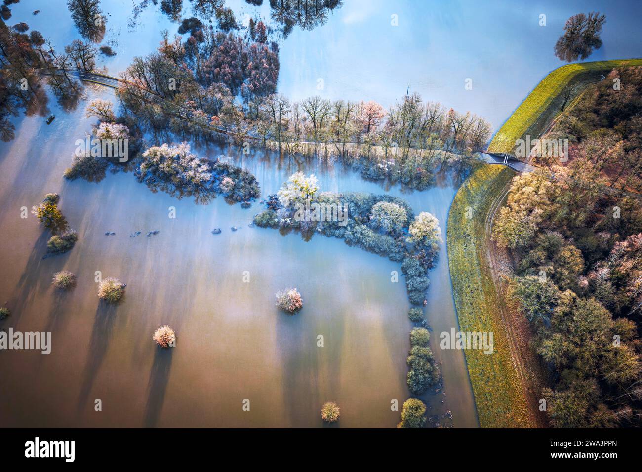 Vue aérienne, inondation, routes fermées, passage de digue fermé ...