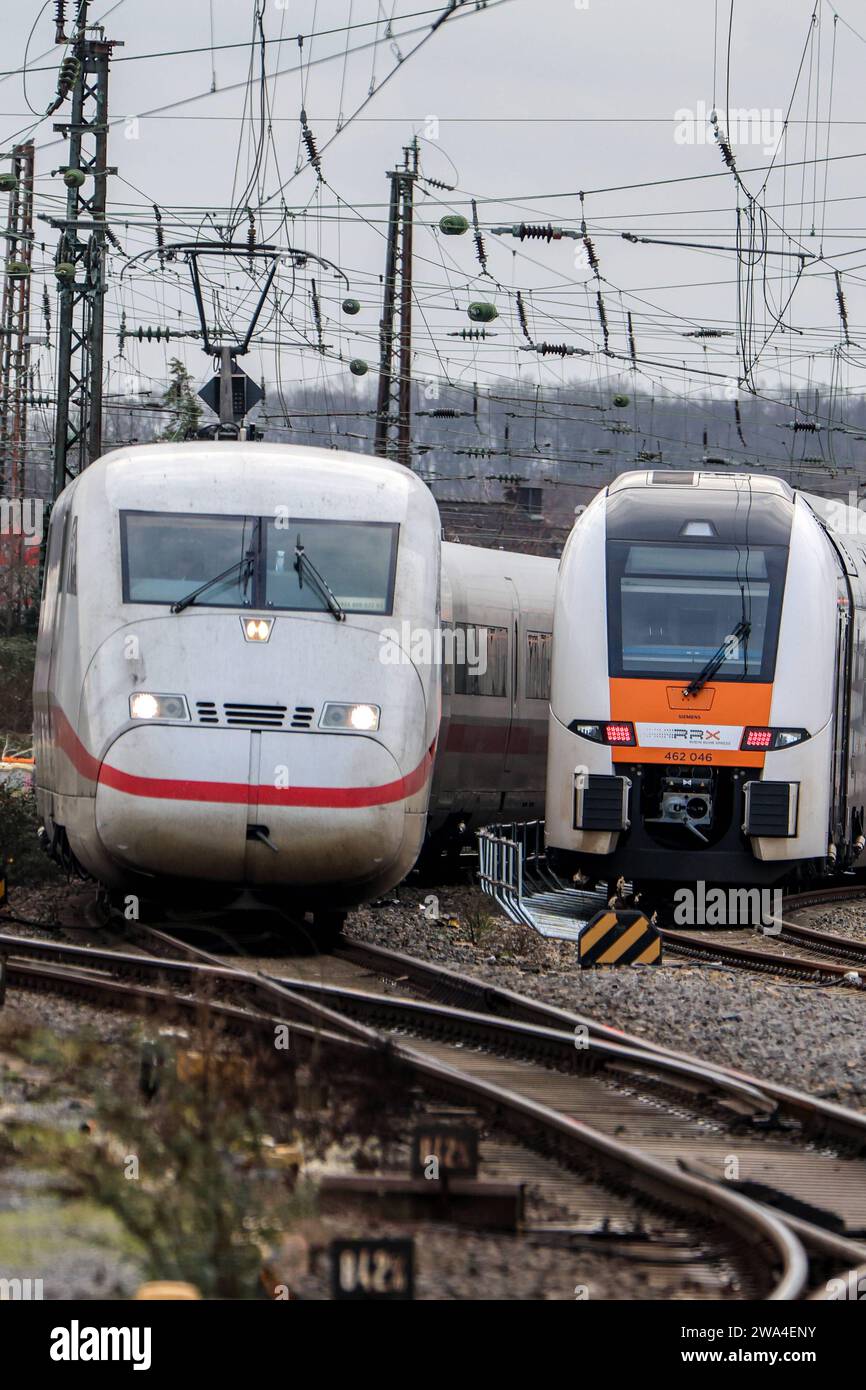 Eisenbahnverkehr Hamm Westf. HBF - Intercity Express Zug der Deutschen ...