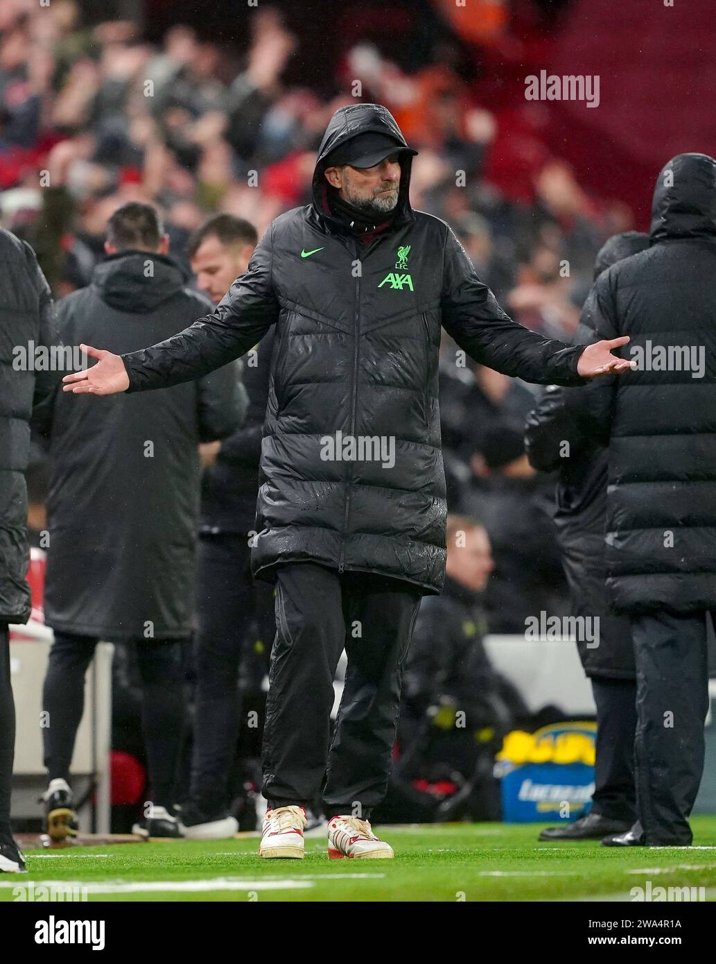 L'entraîneur de Liverpool Jurgen Klopp réagit sur la ligne de touche ...