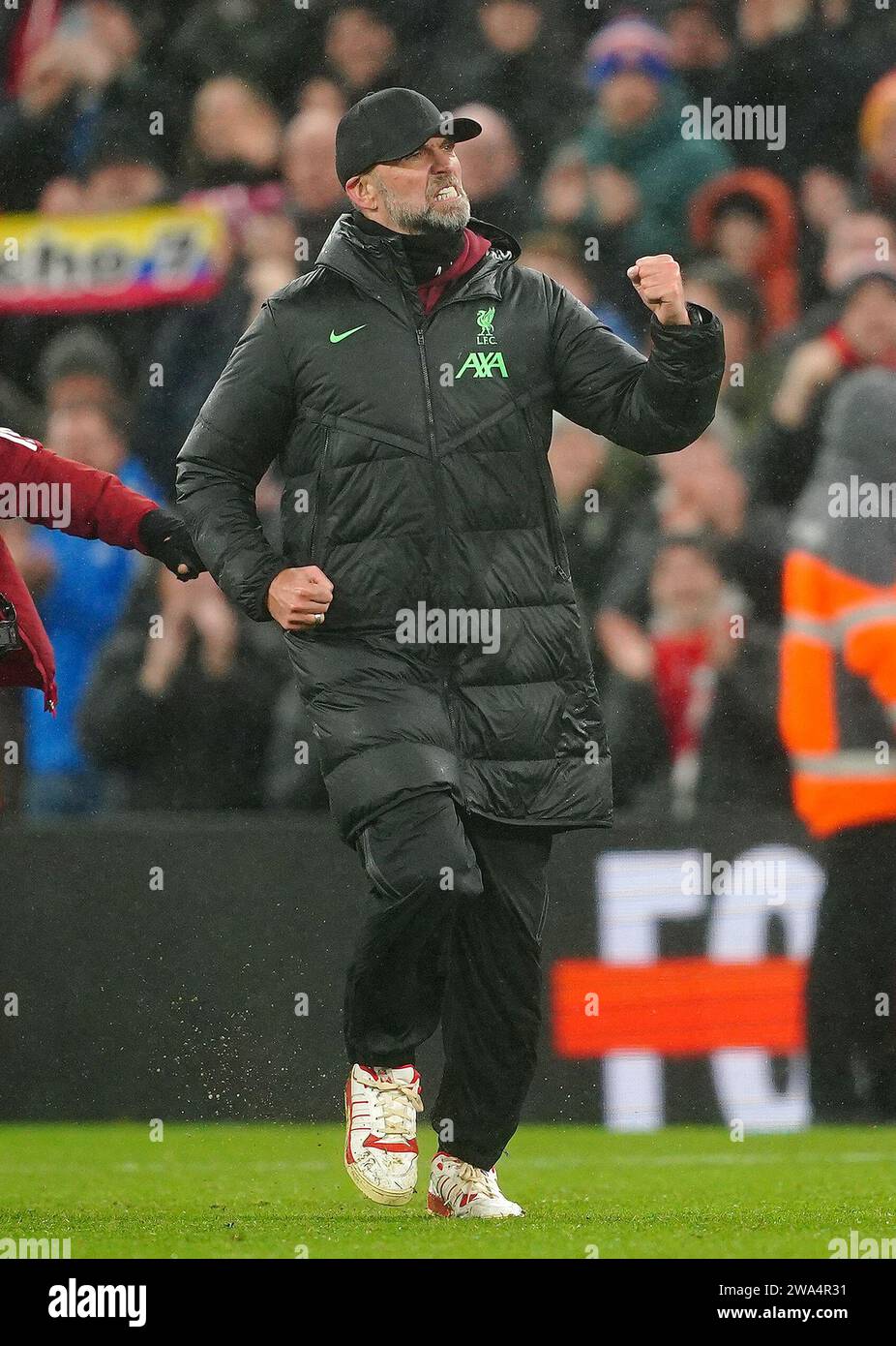 L'entraîneur de Liverpool Jurgen Klopp célèbre après le coup de sifflet ...
