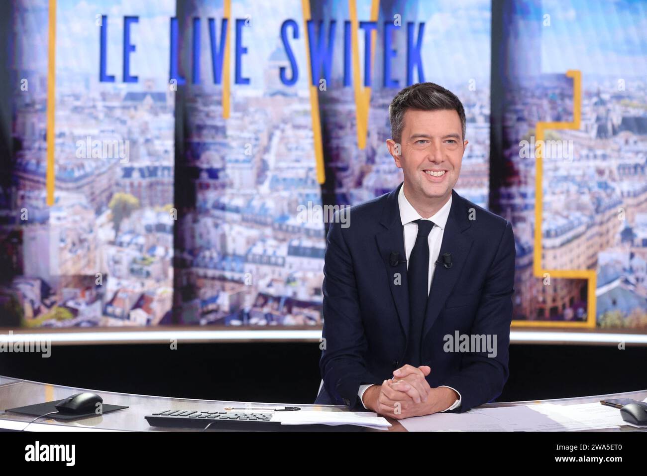 Le journaliste français Maxime Switek présente la nouvelle émission ...