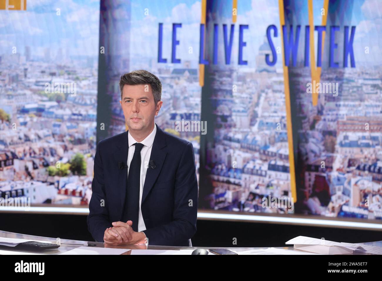Le journaliste français Maxime Switek présente la nouvelle émission ...