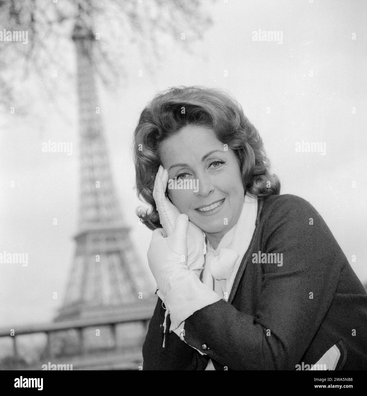 Madeleine robinson Banque d'images noir et blanc - Alamy