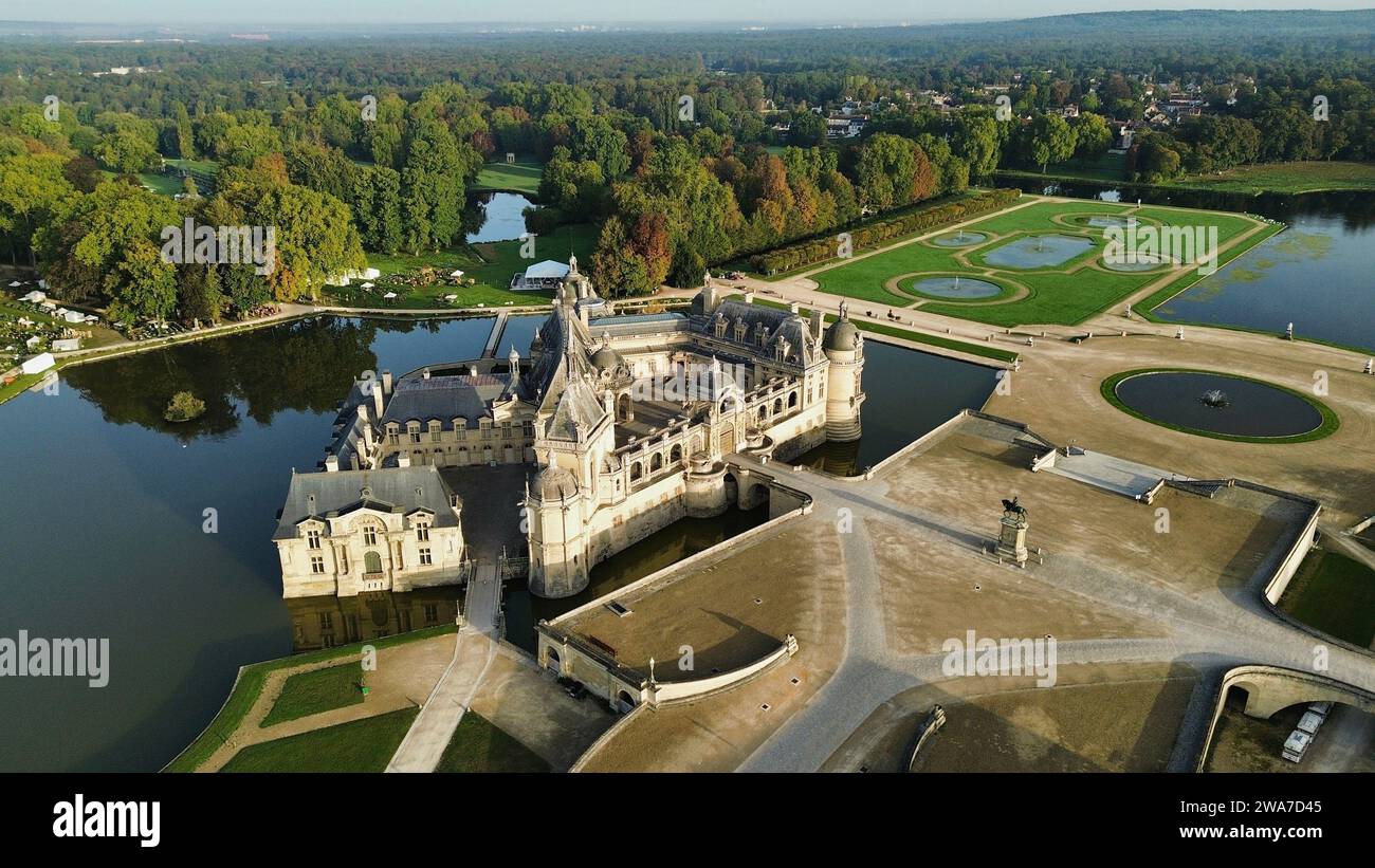 Chantilly castle aerial view Banque de photographies et d’images à ...