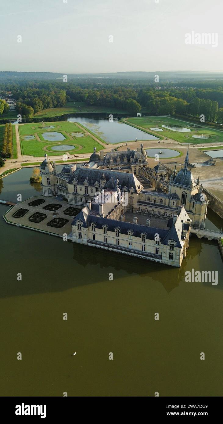 Chantilly castle aerial view Banque de photographies et d’images à ...