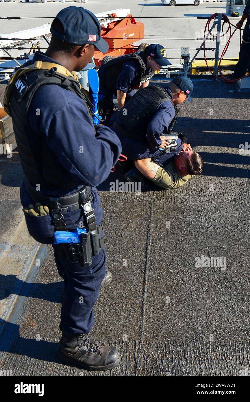 Forces militaires AMÉRICAINES. 171019QR145-042 SOUDA BAY, Grèce (19 ...