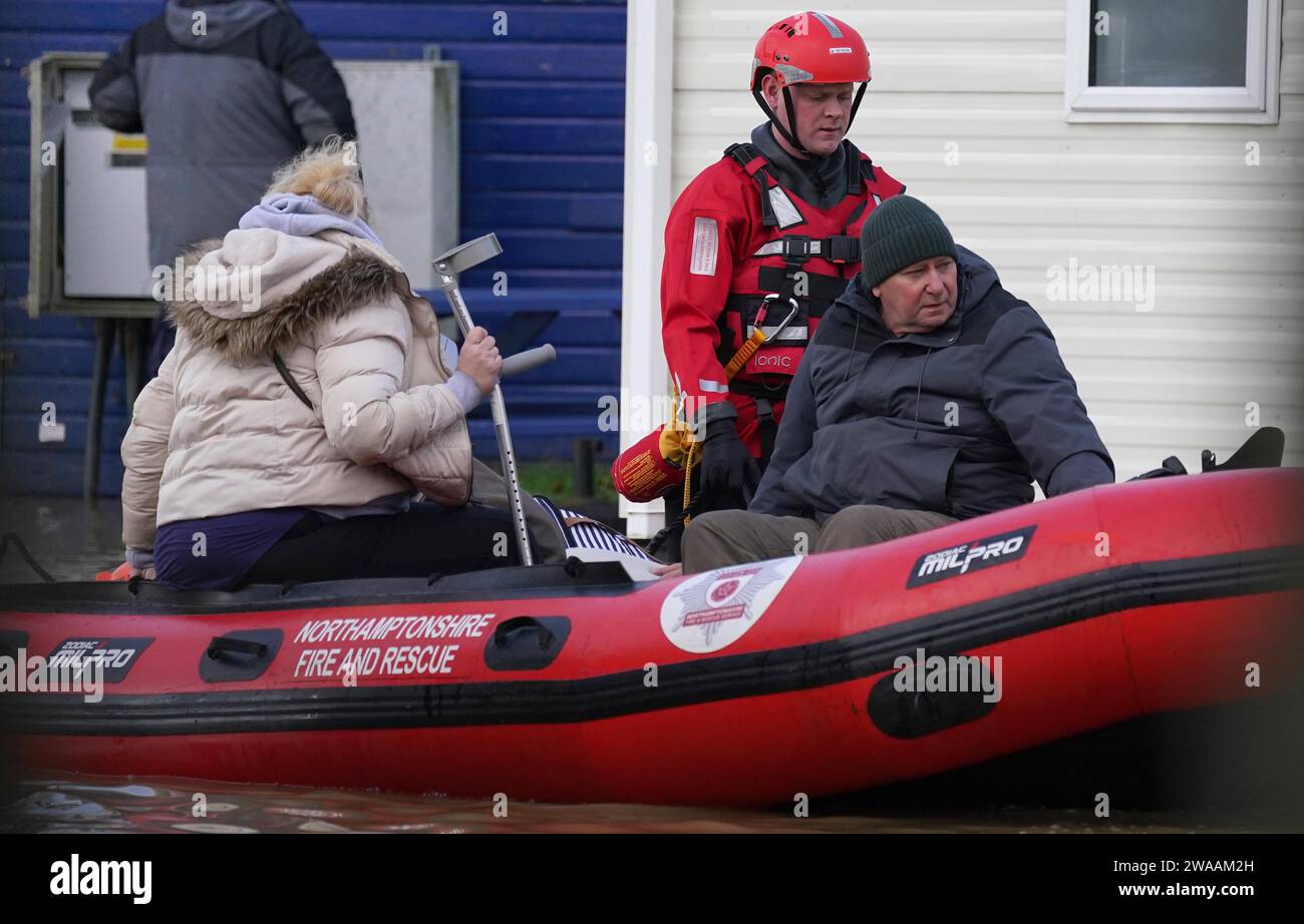 Northamptonshire les pompiers et les services de secours sauvent les ...