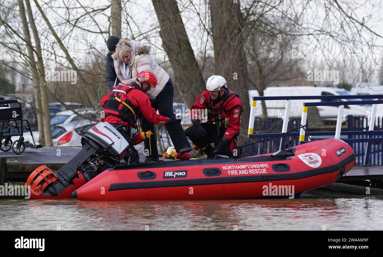 Northamptonshire les pompiers et les services de secours sauvent les ...