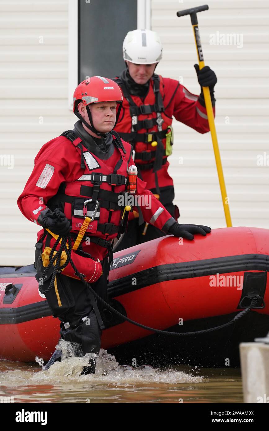 Northamptonshire Service d'incendie et de sauvetage à l'Aquadrome ...