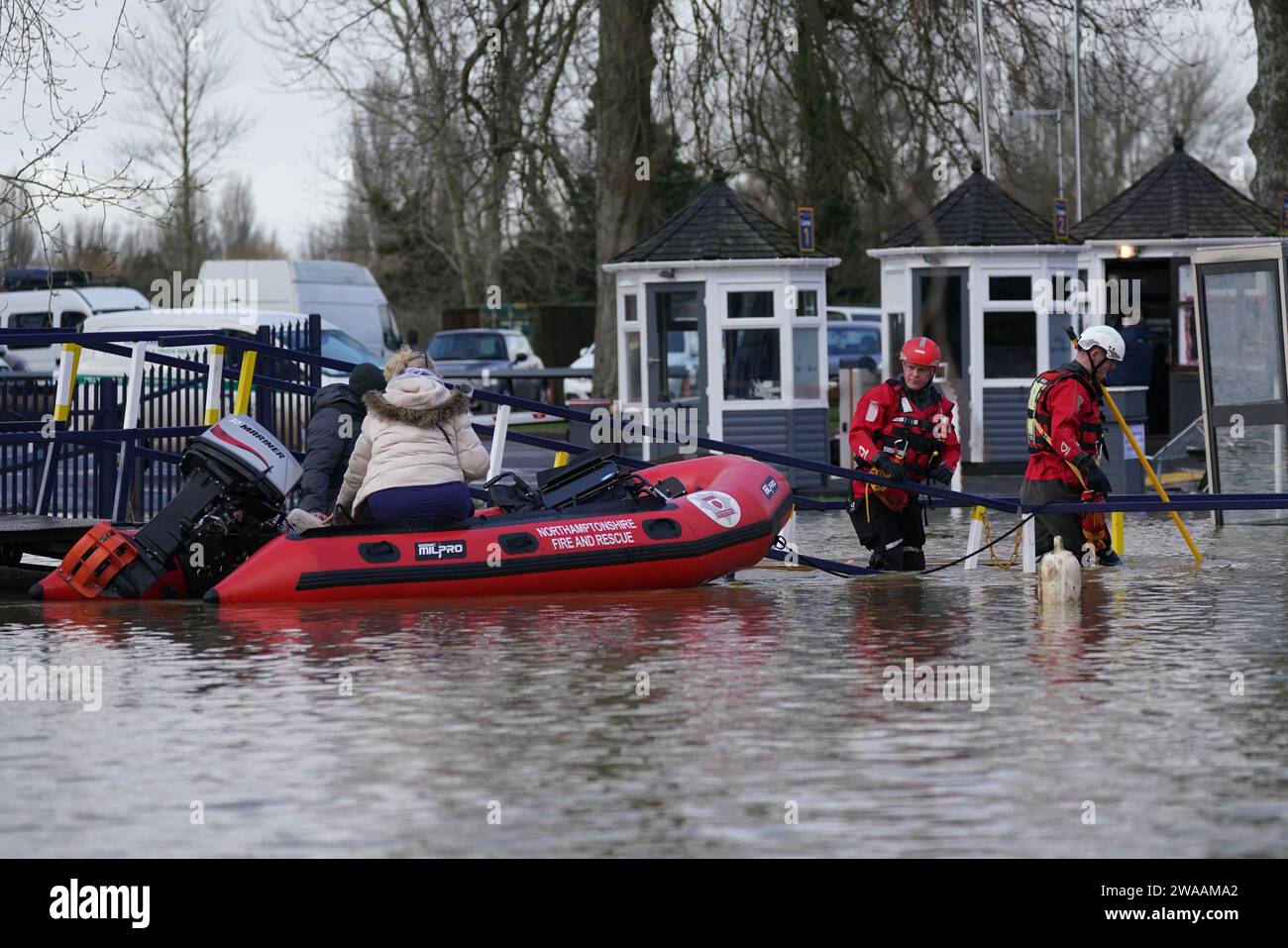 Northamptonshire les pompiers et les services de secours sauvent les ...