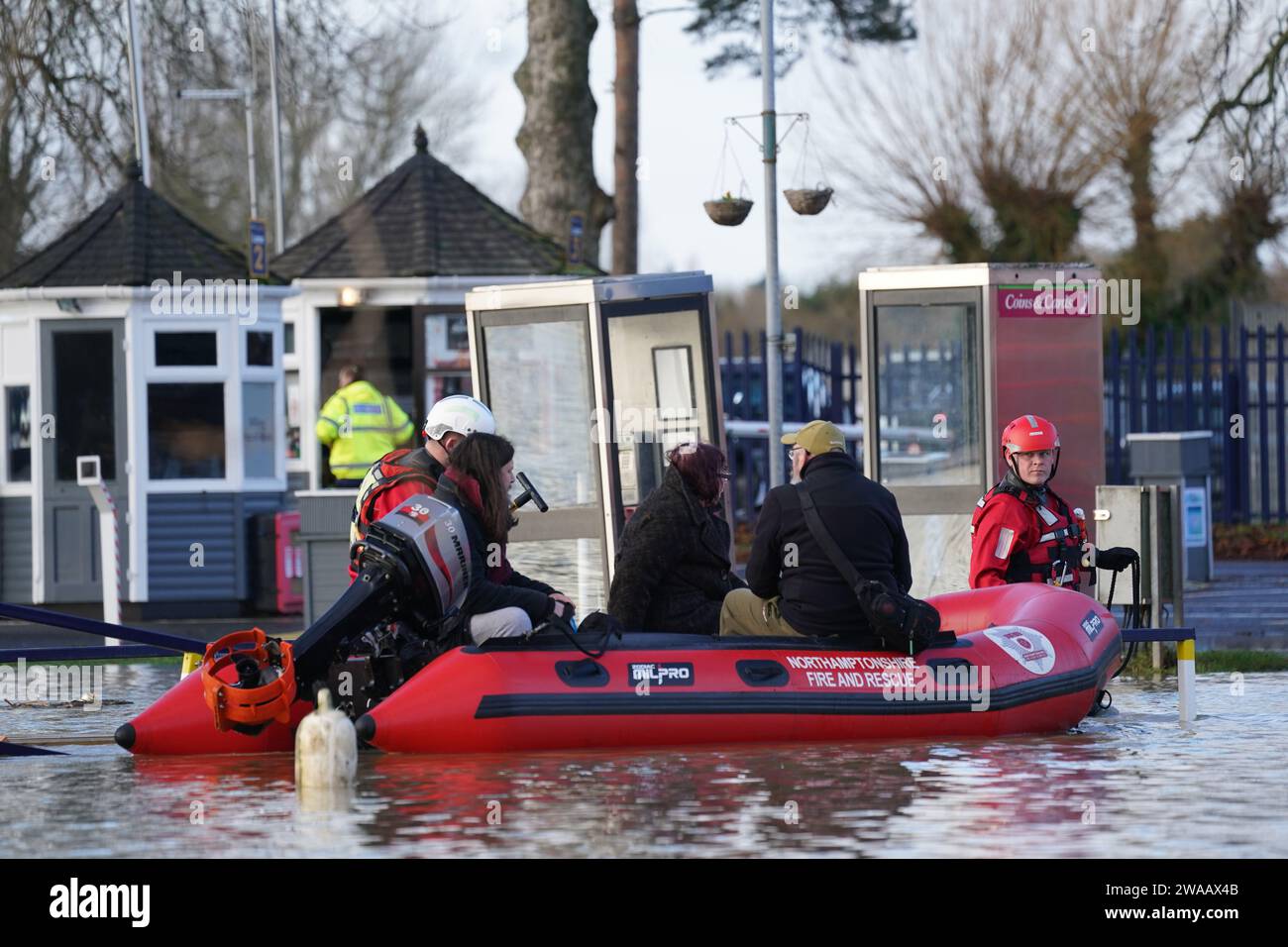 Northamptonshire les pompiers et les services de secours sauvent les ...