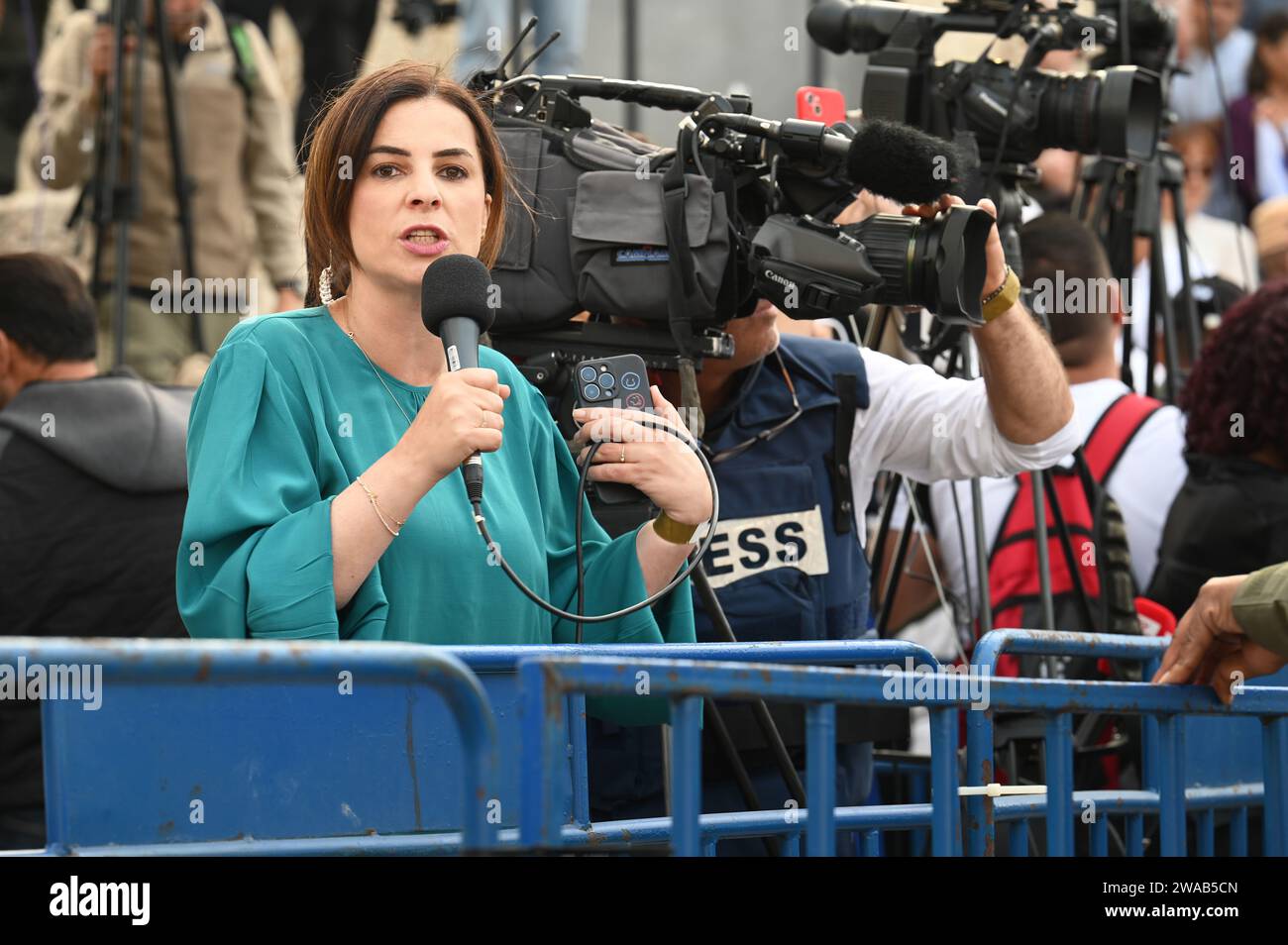 News reporter arab Banque de photographies et d’images à haute ...