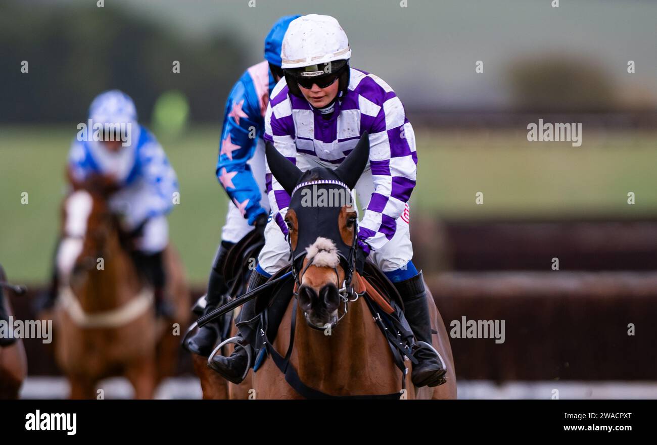 Viroflay et la jockey Miss Olive Nicholls gagnent au Larkhill ...