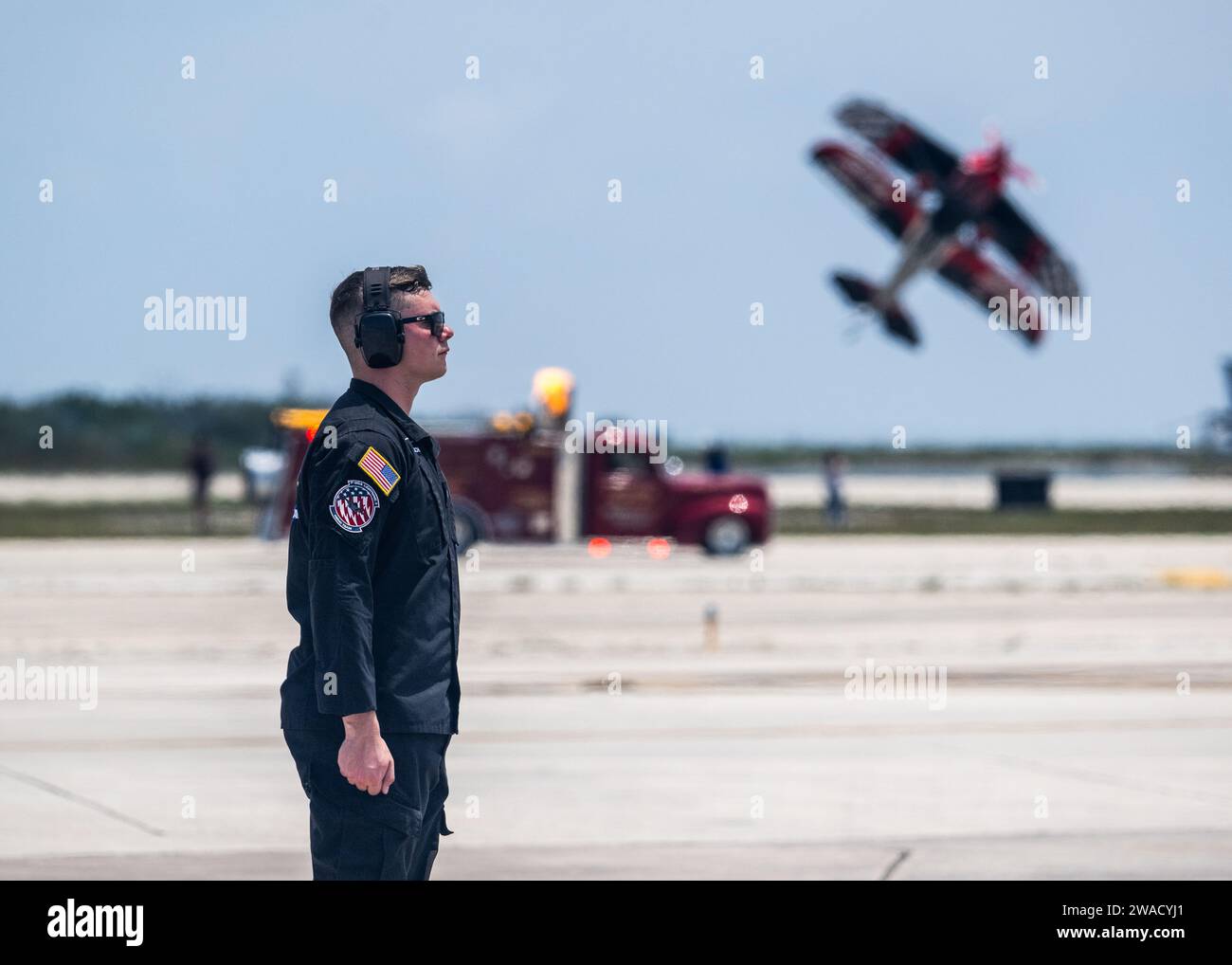 L'aviateur principal Aaron Welch, spécialiste de l'avionique de l ...