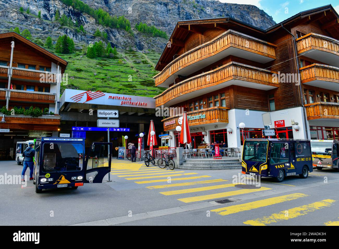 Zermatt train station Banque de photographies et d’images à haute ...