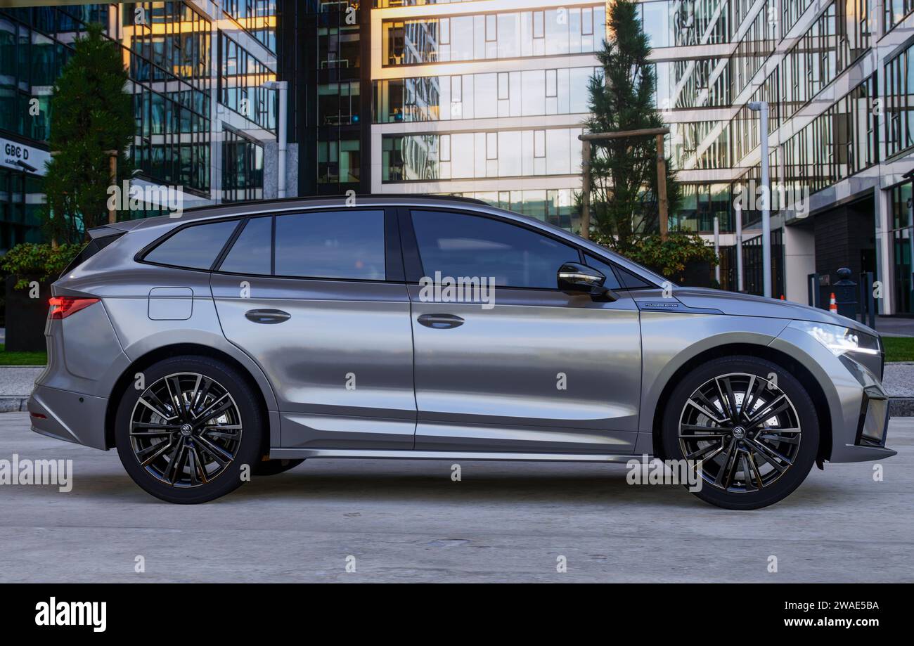 Skoda enyaq Banque de photographies et d’images à haute résolution - Alamy
