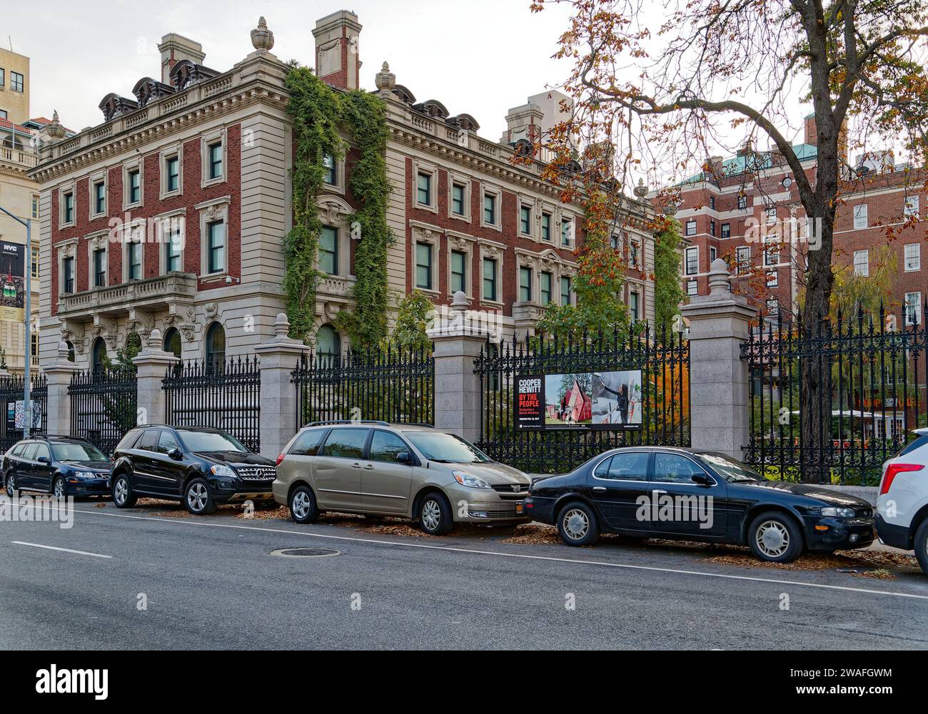 Carnegie mansion cooper hewitt design museum Banque de photographies et ...