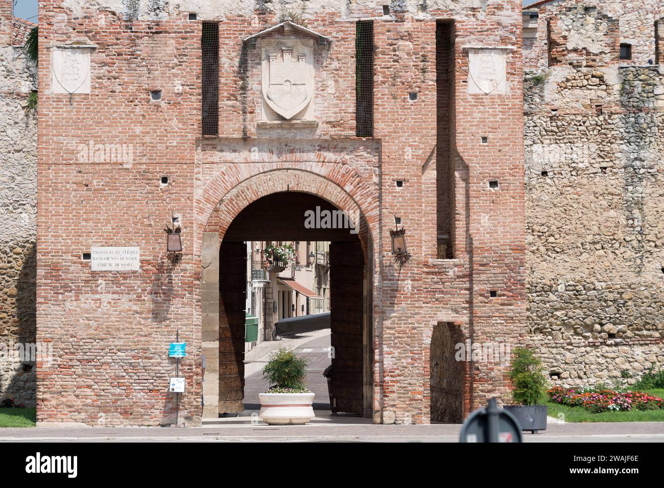 Gothique Porta Verona (porte de Vérone) dans Mura scaligere di Soave ...