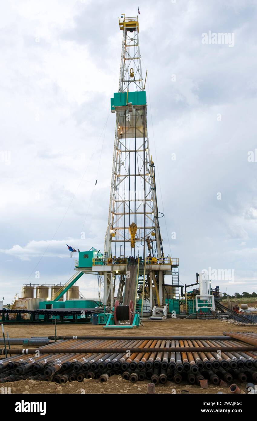 Une plate-forme fore pour le gaz naturel dans le bassin de Piceance ...