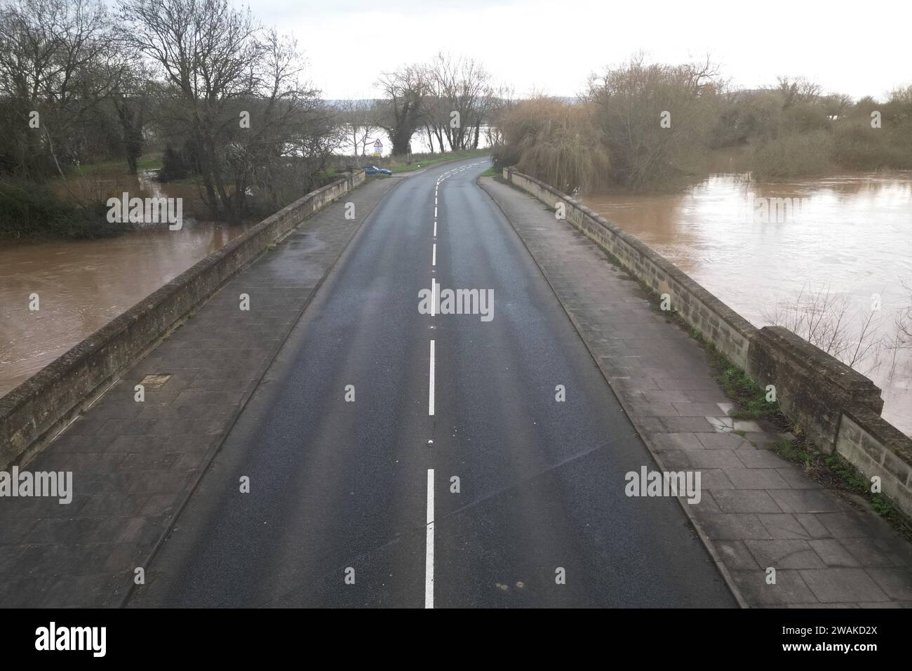 Tempête Henk inondation dans le village de Maisemore, près de ...