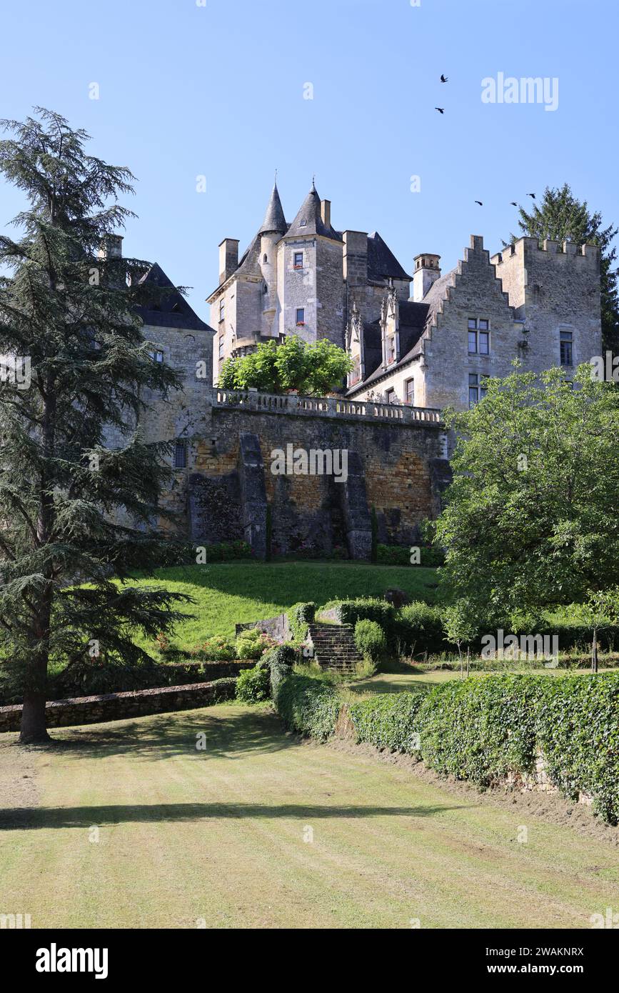 Le Château de Fayrac au bord de la Dordogne sur la route touristique ...