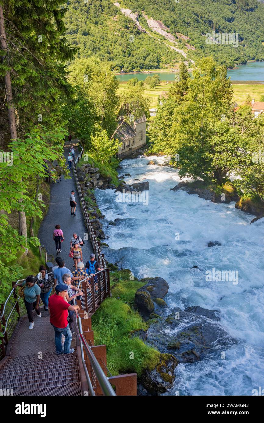 Geiranger, Norvège, 26 juin 2023 : la Waterfall Walk est une série de ...