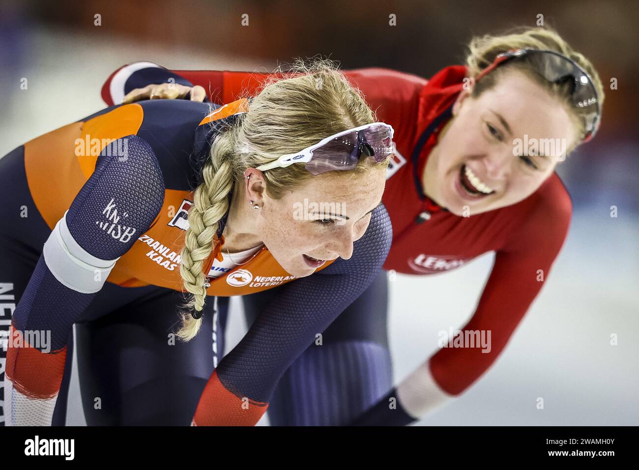 HEERENVEEN - Marijke Groenewoud reçoit les félicitations de Ragne ...