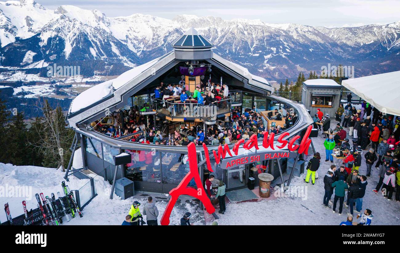 05.01.2024, Schladming, AUT, Unterwegs à Steiermark, Almrausch, après ski, Apresski, Themenbild ...