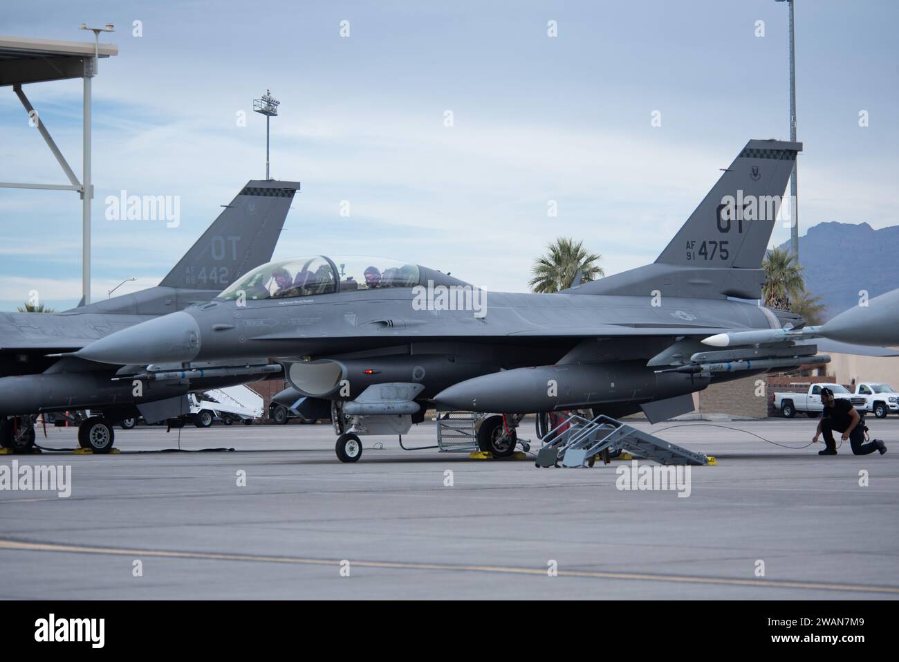 Le 2e lieutenant Madison Marsh de l'US Air Force, se prépare à rouler ...
