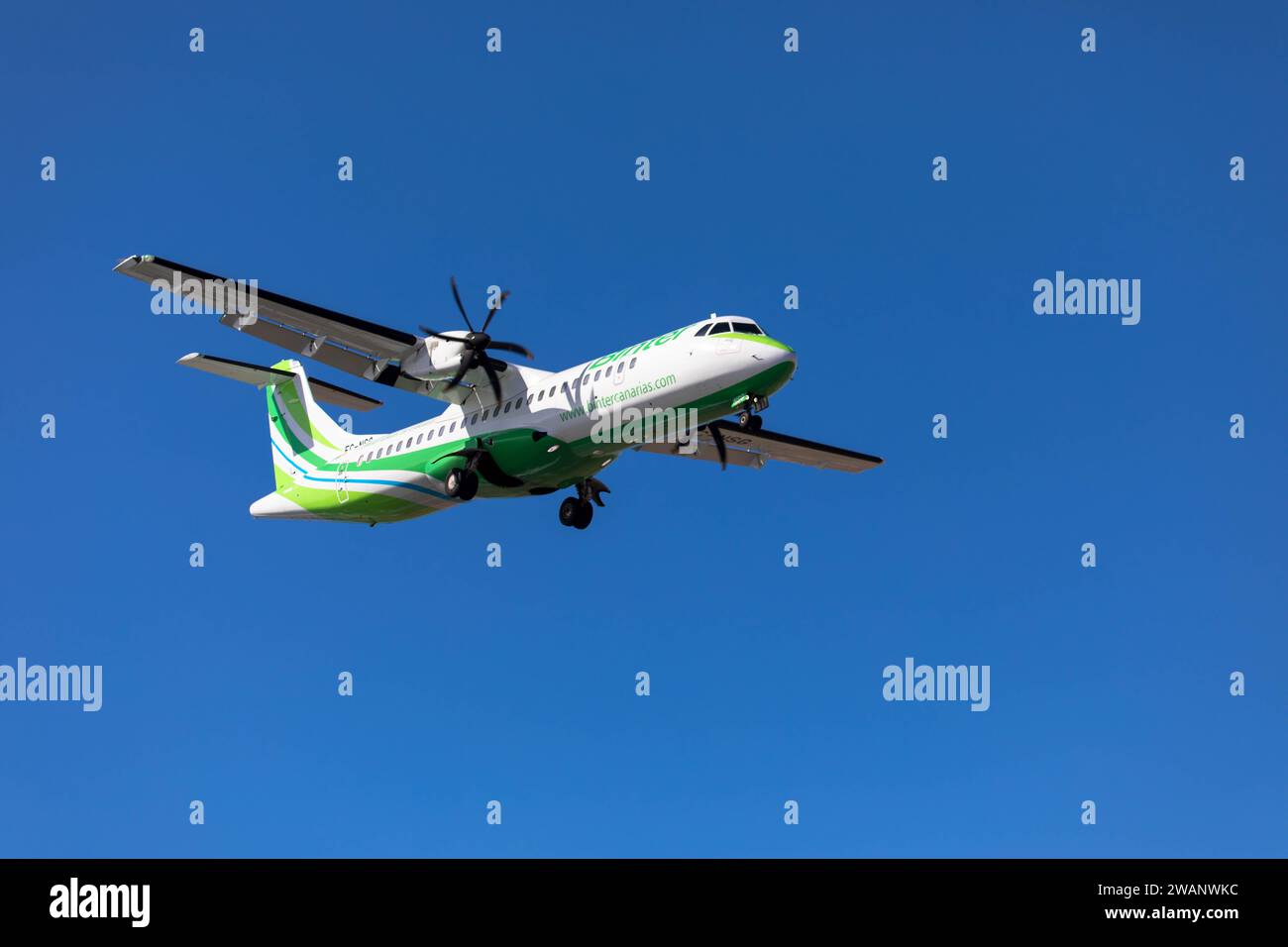 Avion de binter canarias type atr 72 Banque de photographies et d ...