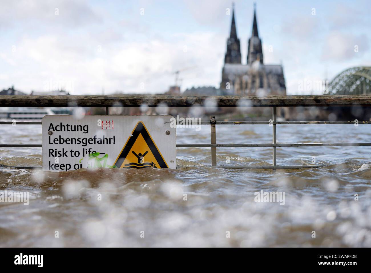 Inondations à cologne Banque de photographies et d’images à haute résolution - Alamy