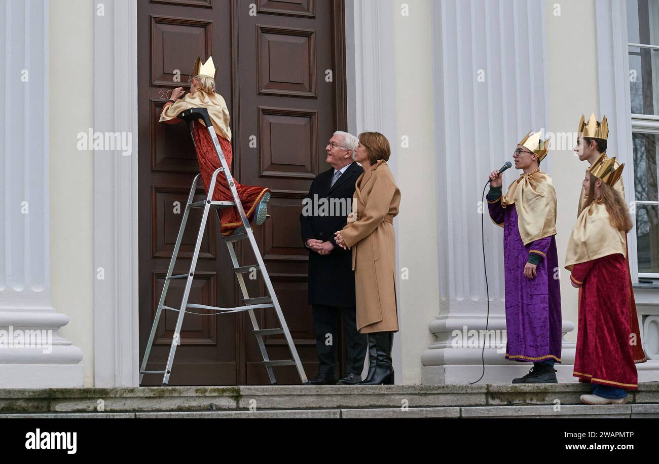 Zum Dreikoenigstag am 06.01.2024 empfaengt Bundespraesident Frank-Walter Steinmeier 2-l mit ...