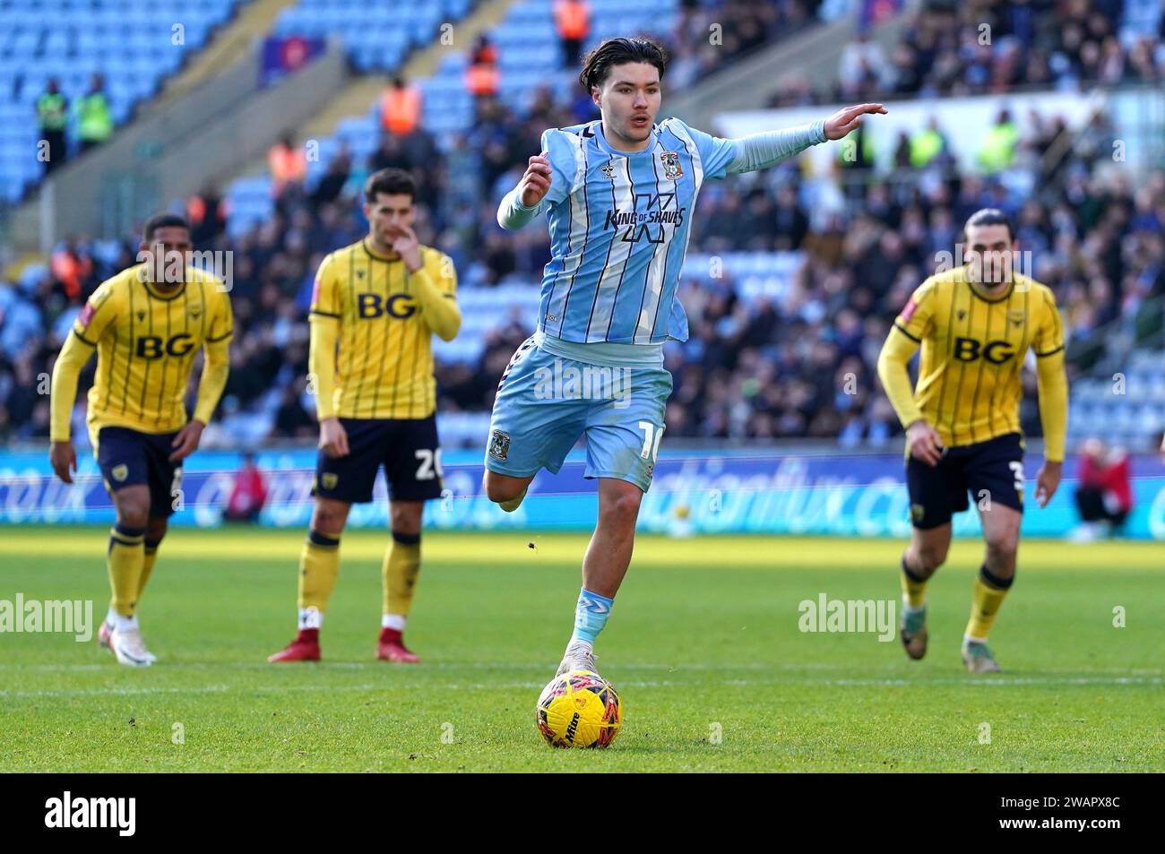 Callum O'Hare de Coventry City marque le quatrième but de leur équipe ...