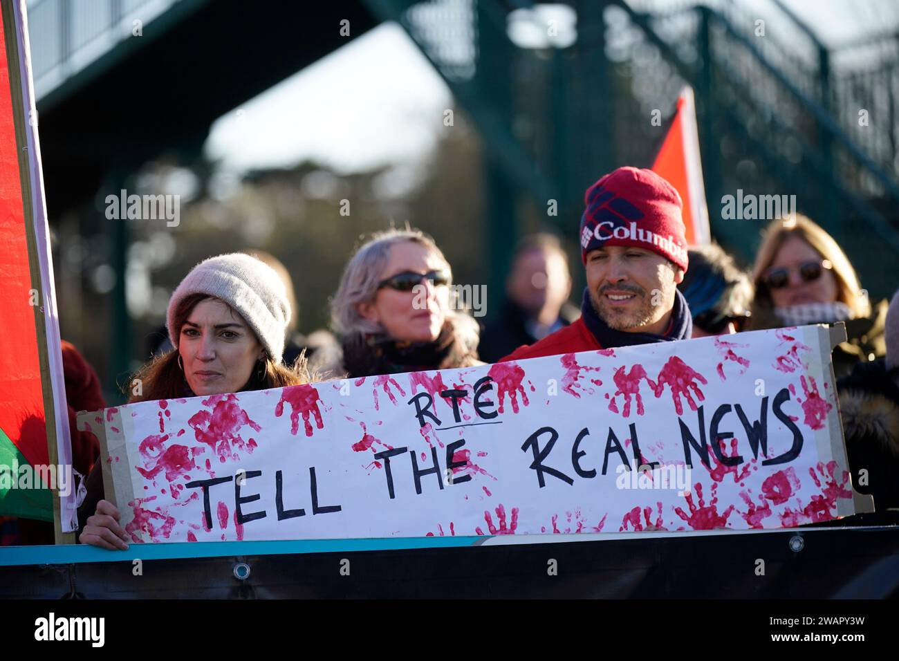 Mother's Against Genocide proteste contre le reportage de RTE sur le ...