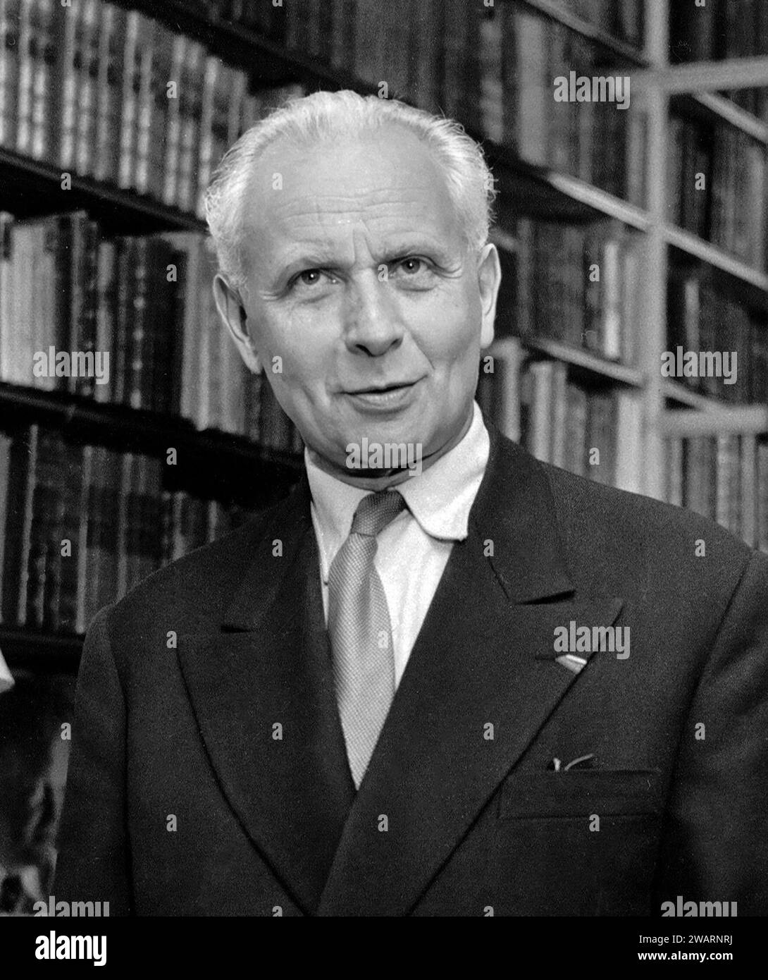 Louis aragon, portrait Banque de photographies et d’images à haute ...