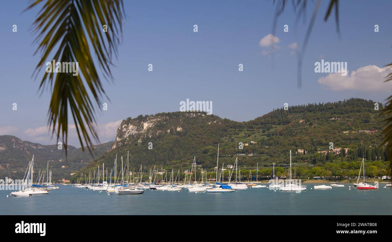 La rocca au lac de garda Banque de photographies et d’images à haute ...