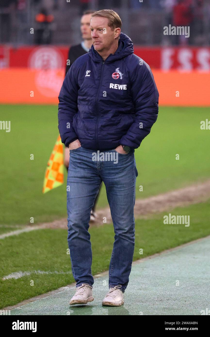 Timo Schultz Cheftrainer 1. FC Köln BEI seinem ersten Spiel für Köln an der Seitenlinie. Fußball ...