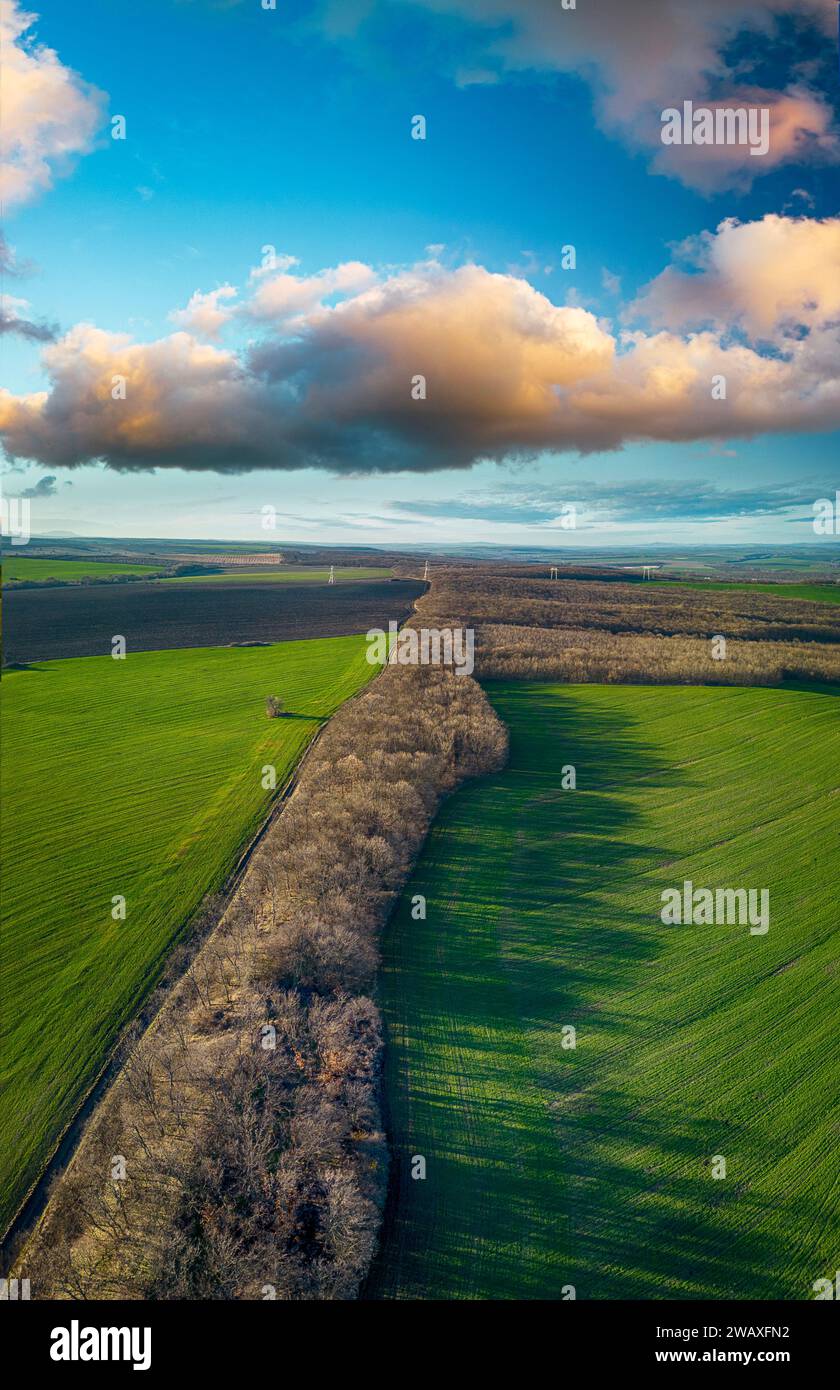 Vue drone sur Erkesia, ancienne banque de défense des frontières dans ...