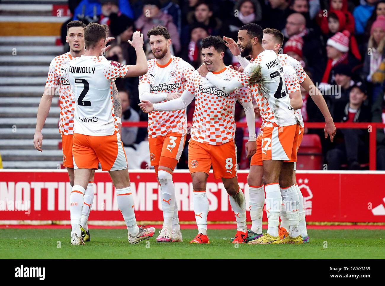 Albie Morgan de Blackpool célèbre avoir marqué le deuxième but de leur ...