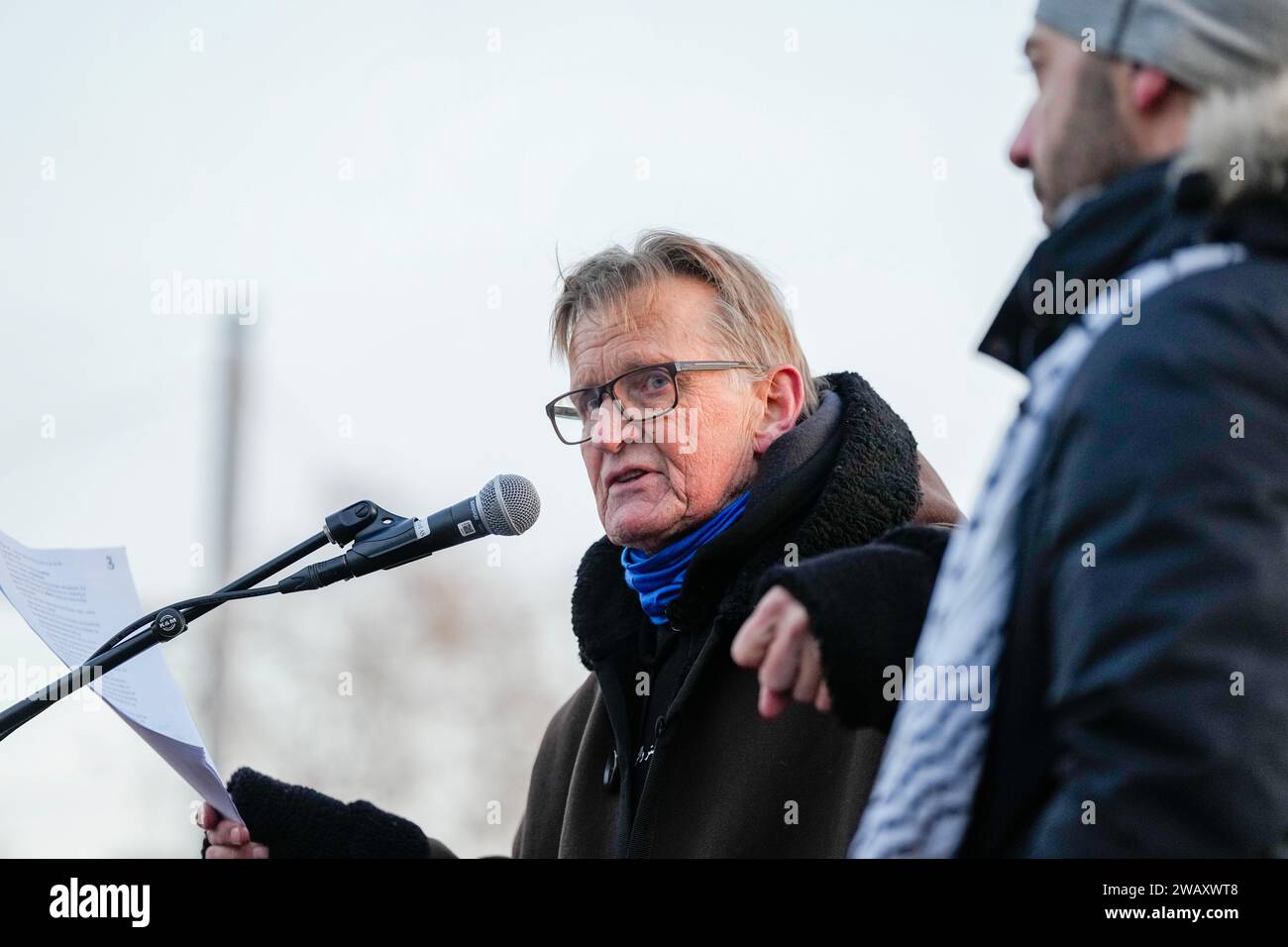 Oslo 20240107.le Docteur Mads Gilbert lance un appel devant le Centre ...