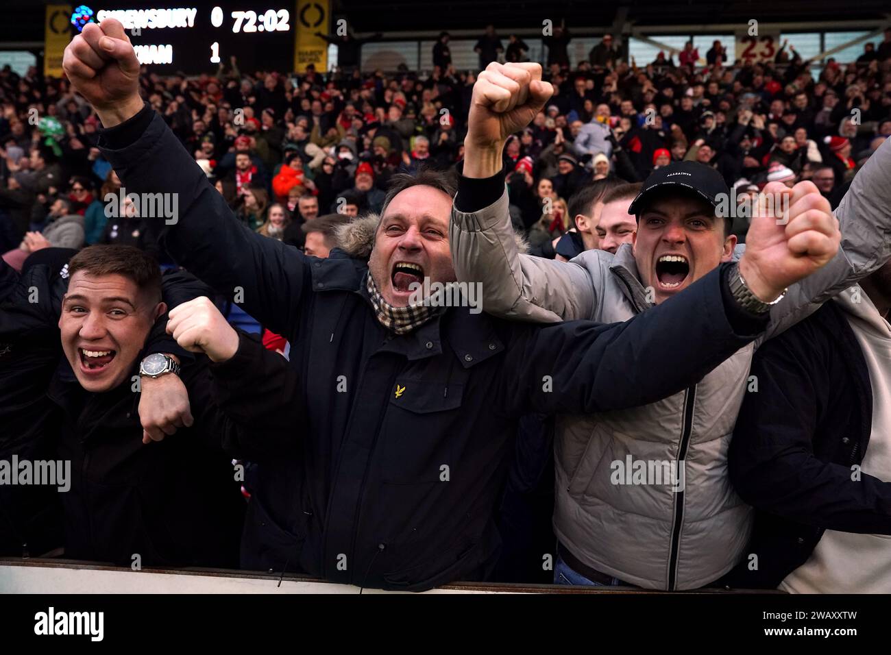 Les supporters de Wrexham célèbrent lors du match du troisième tour de ...