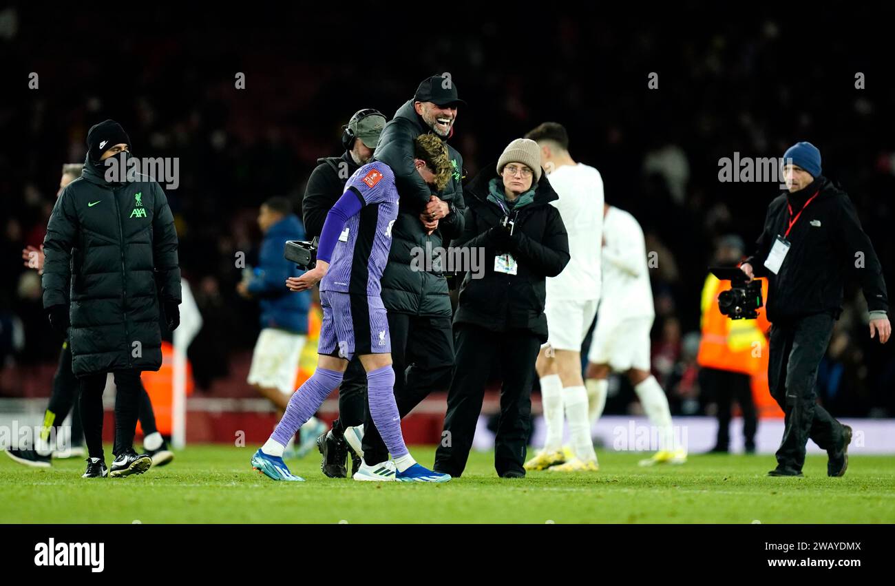 Jurgen Klopp, entraîneur de Liverpool, célèbre avec Bobby Clark lors du ...