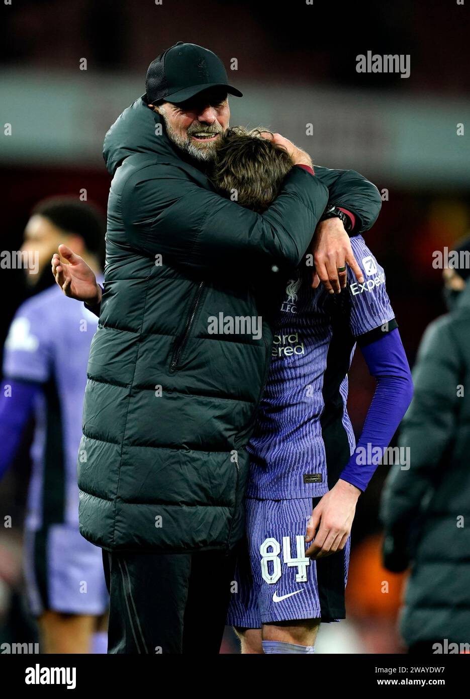 L'entraîneur de Liverpool Jurgen Klopp (à gauche) et Conor Bradley ...